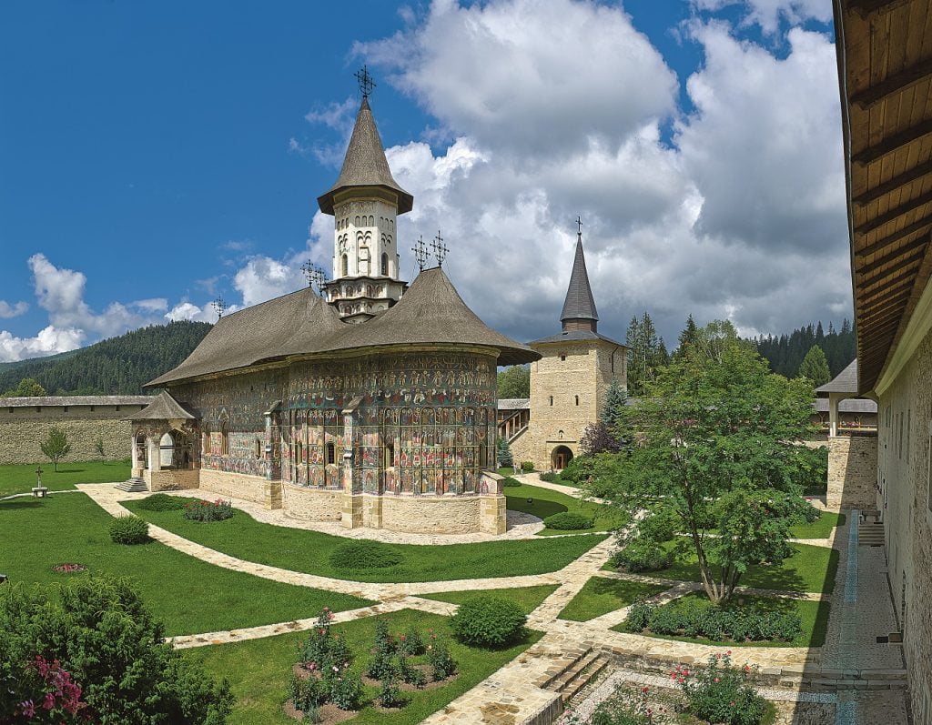 Mănăstirile medievale cu frescă exterioară din Patrimoniul Mondial ...